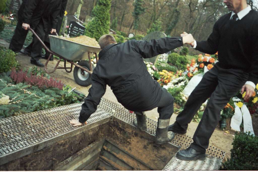 Métier Croque Mort - SuperStars Blog